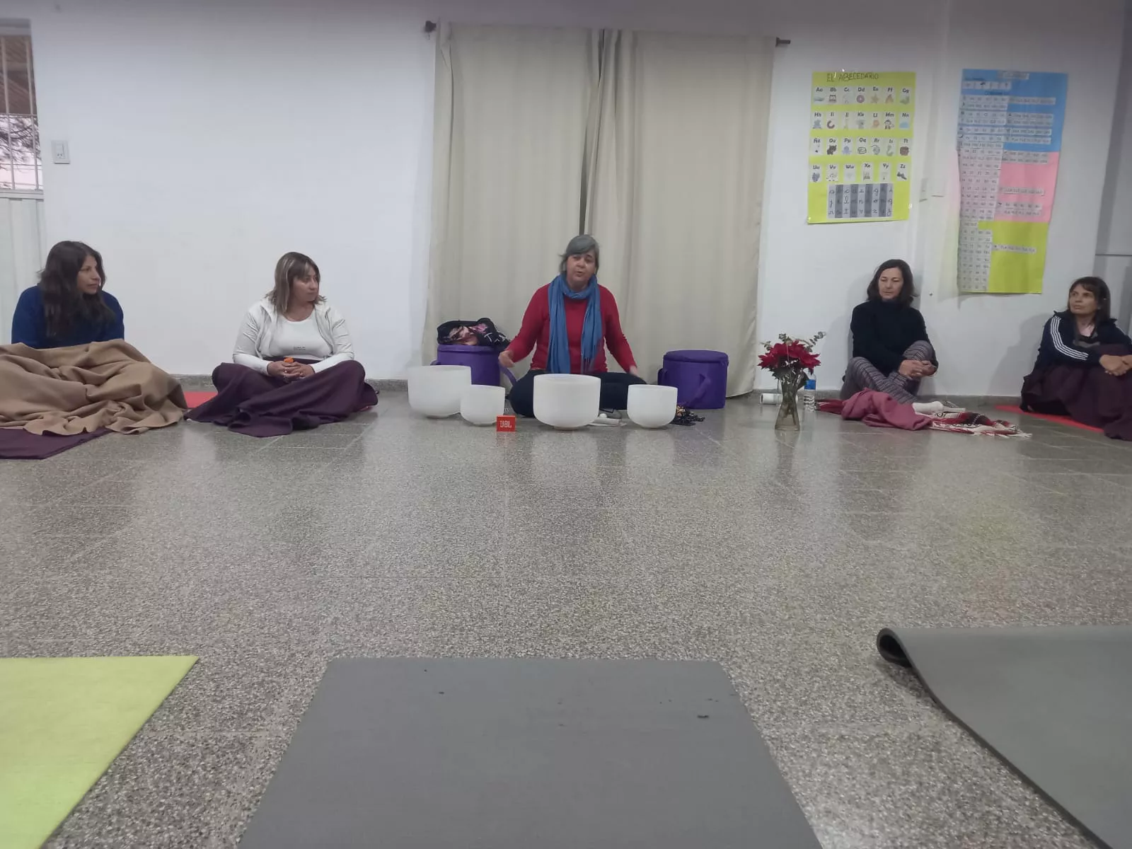 Meditación con cuencos en el Taller Comunal "Yoga Bella"